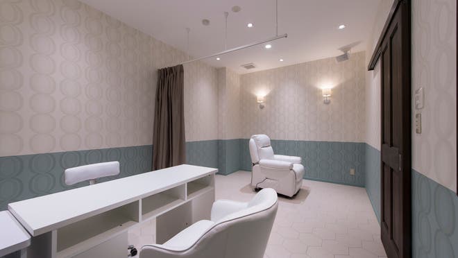 【EARTH 掛川店】ネイル専用席★大型サロンに併設されたレンタルサロン✂︎フリーランス/個人練習/美容業に最適♪の写真1