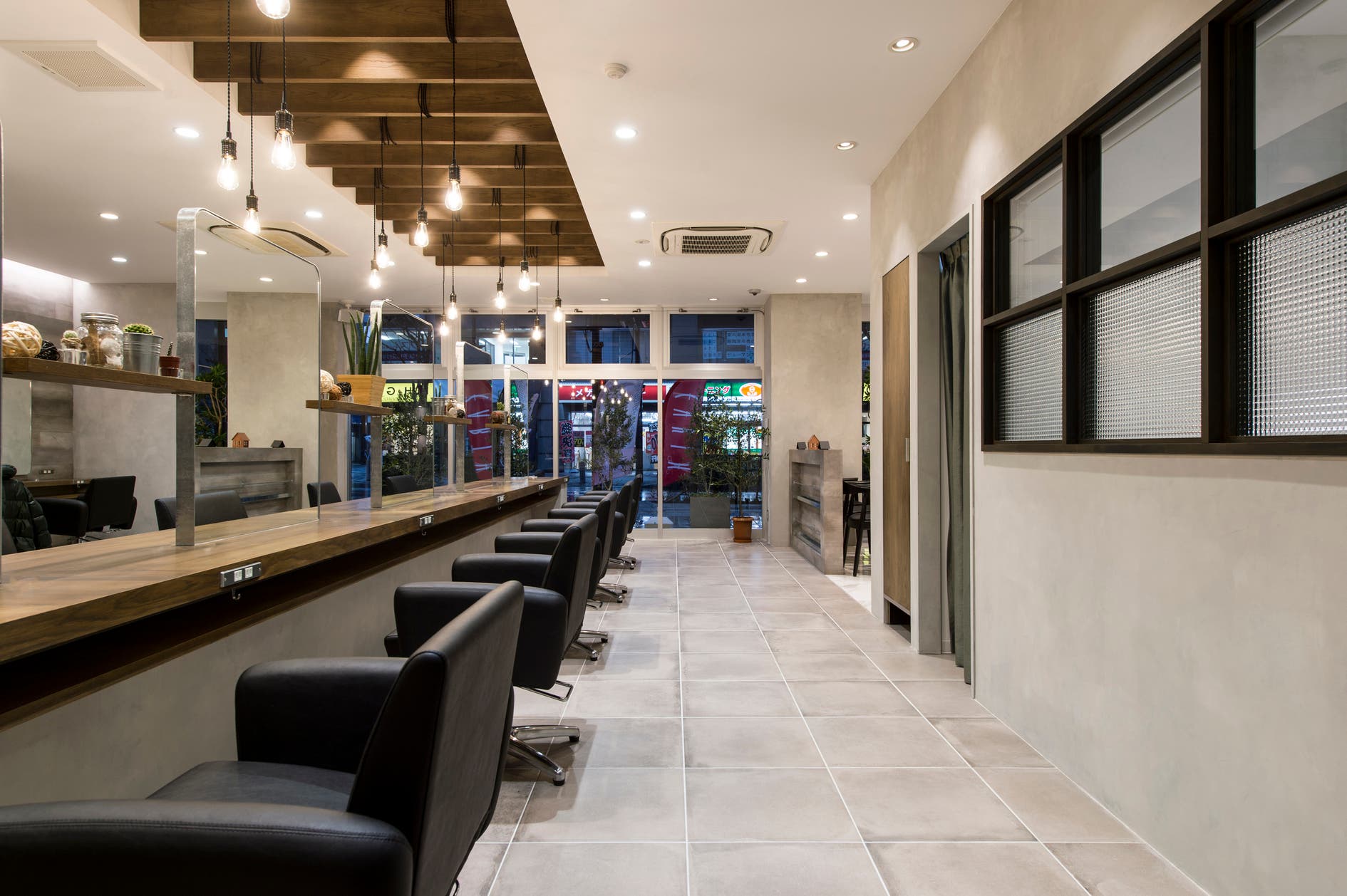 【EARTH 東久留米店】カットオープン席★大型サロンに併設されたレンタルサロン✂︎フリーランス/個人練習/美容業に最適♪の写真5