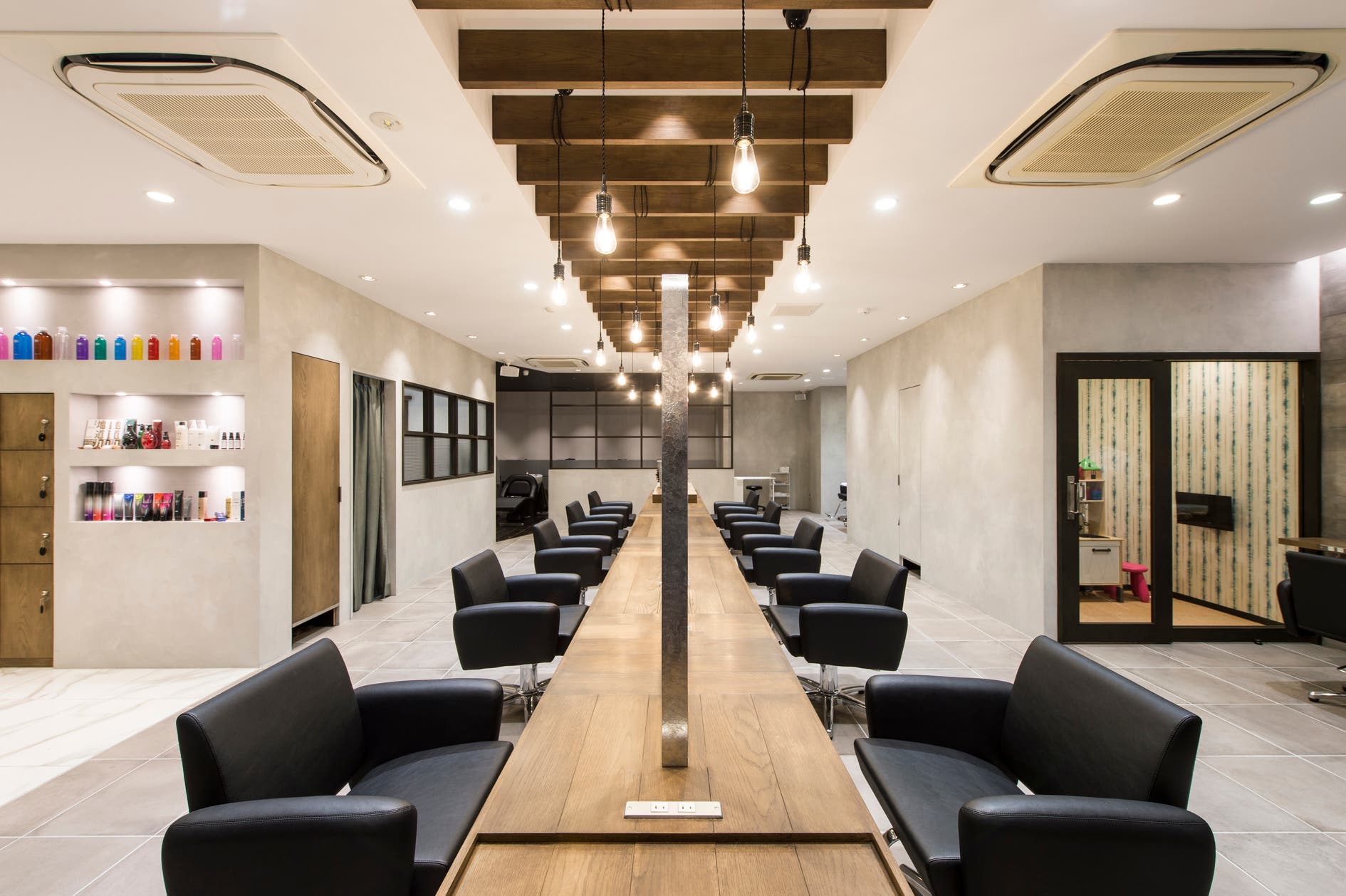 【EARTH 東久留米店】カットオープン席★大型サロンに併設されたレンタルサロン✂︎フリーランス/個人練習/美容業に最適♪の写真6