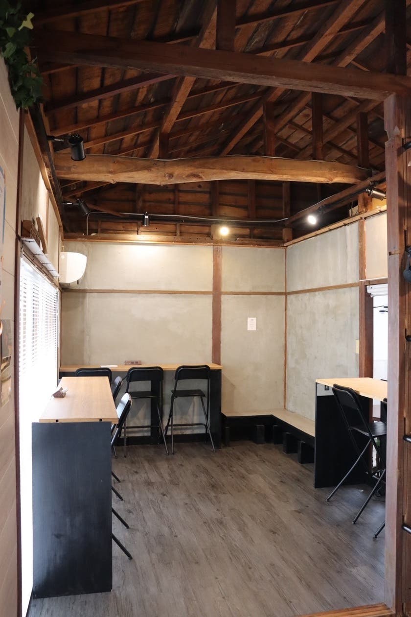 落ち着きのあるカフェのような会議/作業スペース｜1〜10名｜1h〜OK・Wi-Fi/電源完備の写真3