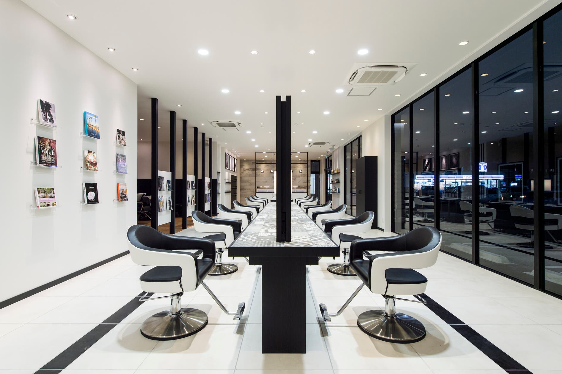 【EARTH 一関店】カットオープン席★大型サロンに併設されたレンタルサロン✂︎フリーランス/個人練習/美容業に最適♪の写真7