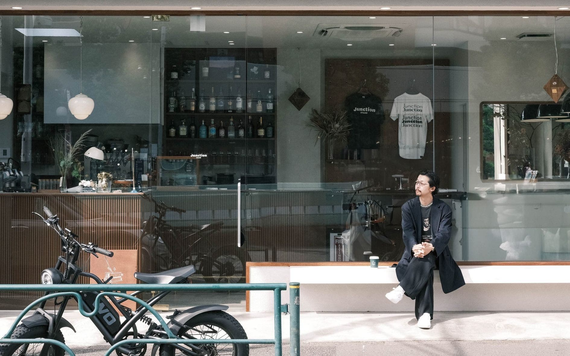  【雑誌多数掲載】三軒茶屋駅から徒歩10分のカフェバースペースをスタジオにの写真1