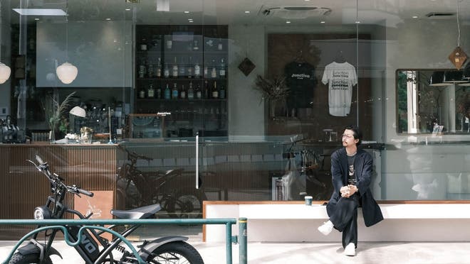 【雑誌多数掲載】三軒茶屋駅から徒歩10分のカフェバースペースをスタジオにの写真1