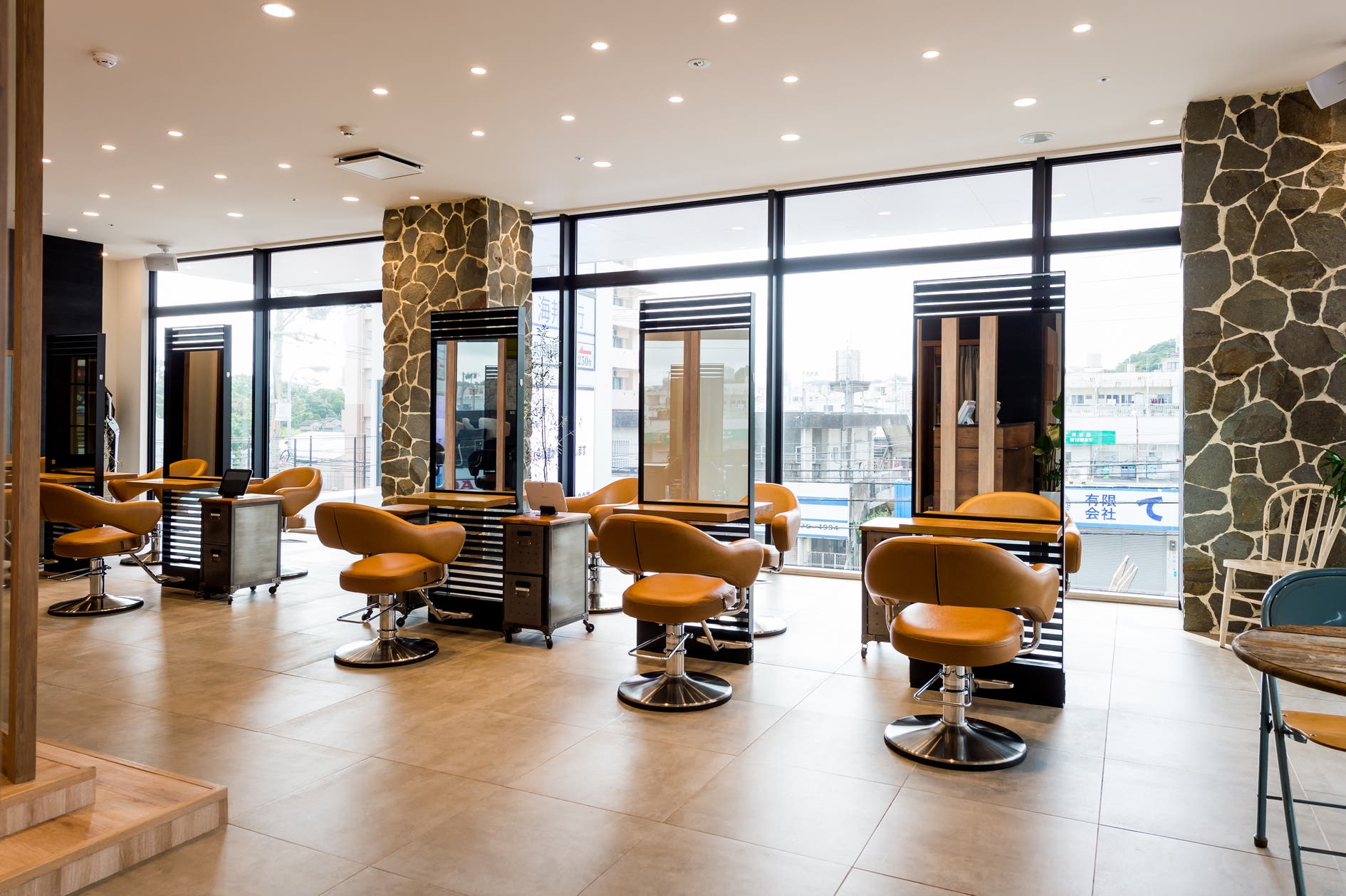 【EARTH 浦添店】カットオープン席★大型サロンに併設されたレンタルサロン✂︎フリーランス/個人練習/美容業に最適♪の写真6