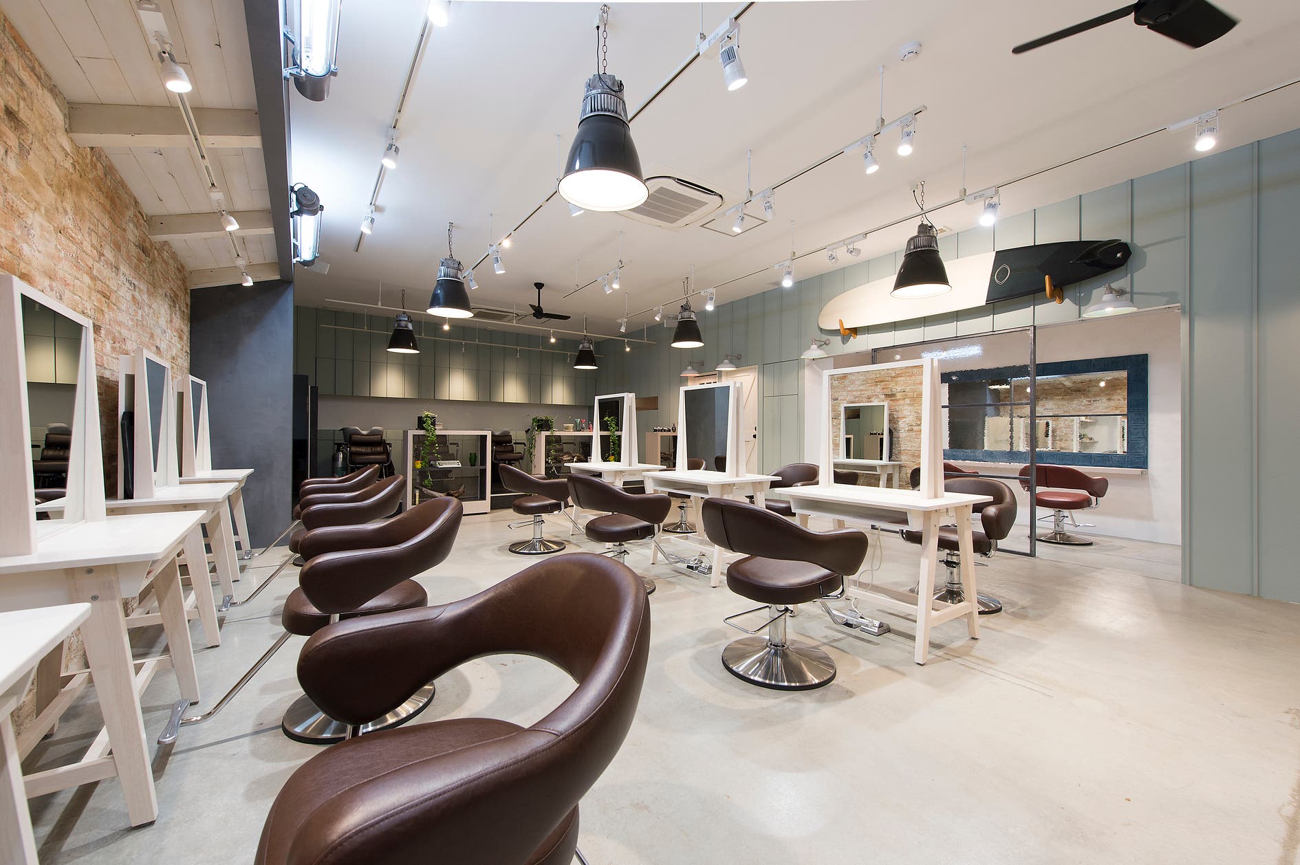 【EARTH 聖蹟桜ヶ丘店】カットオープン席★大型サロンに併設されたレンタルサロン✂︎フリーランス/個人練習/美容業に最適♪の写真6