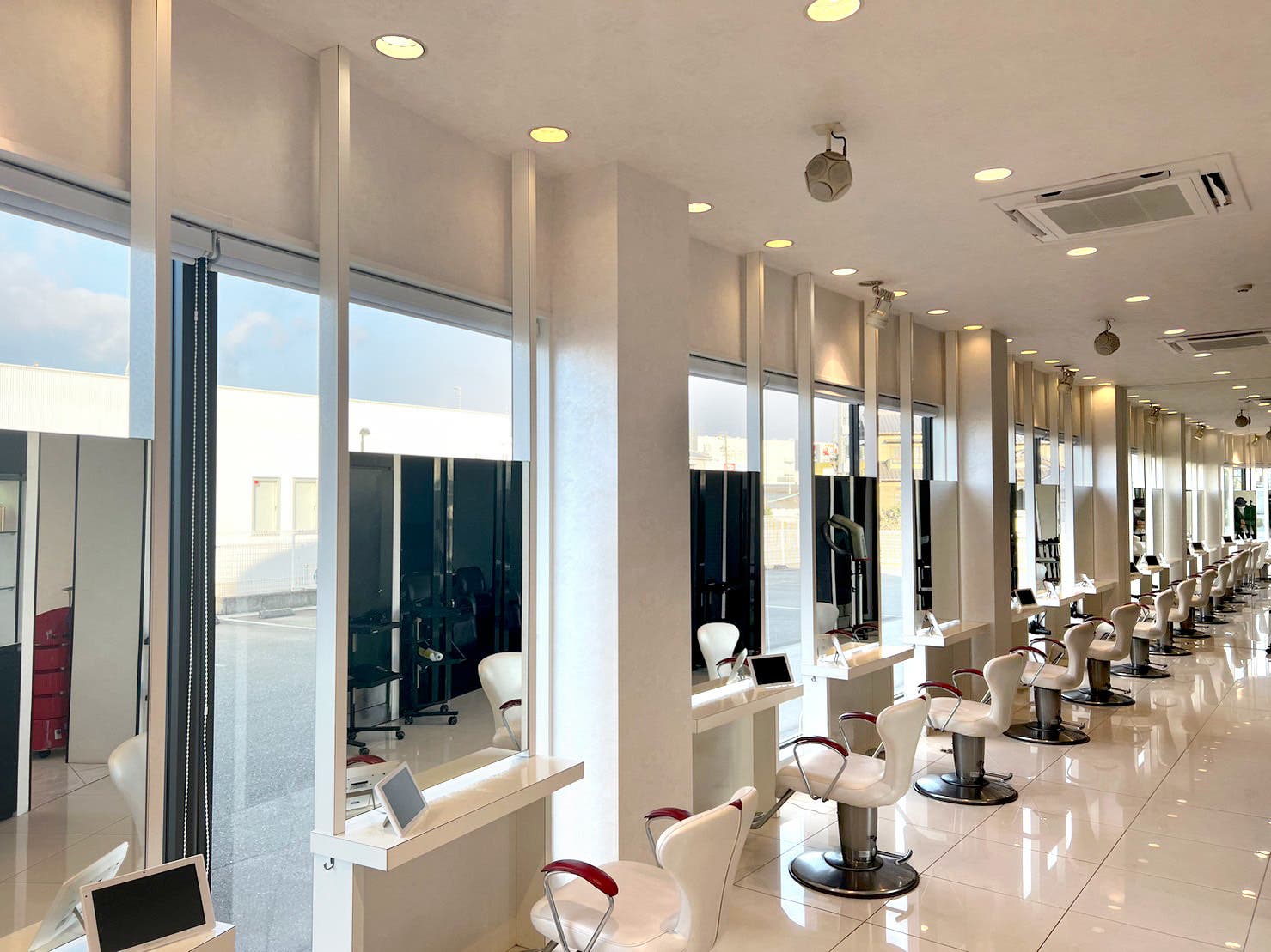 【EARTH 浜北店】カットオープン席★大型サロンに併設されたレンタルサロン✂︎フリーランス/個人練習/美容業に最適♪の写真1