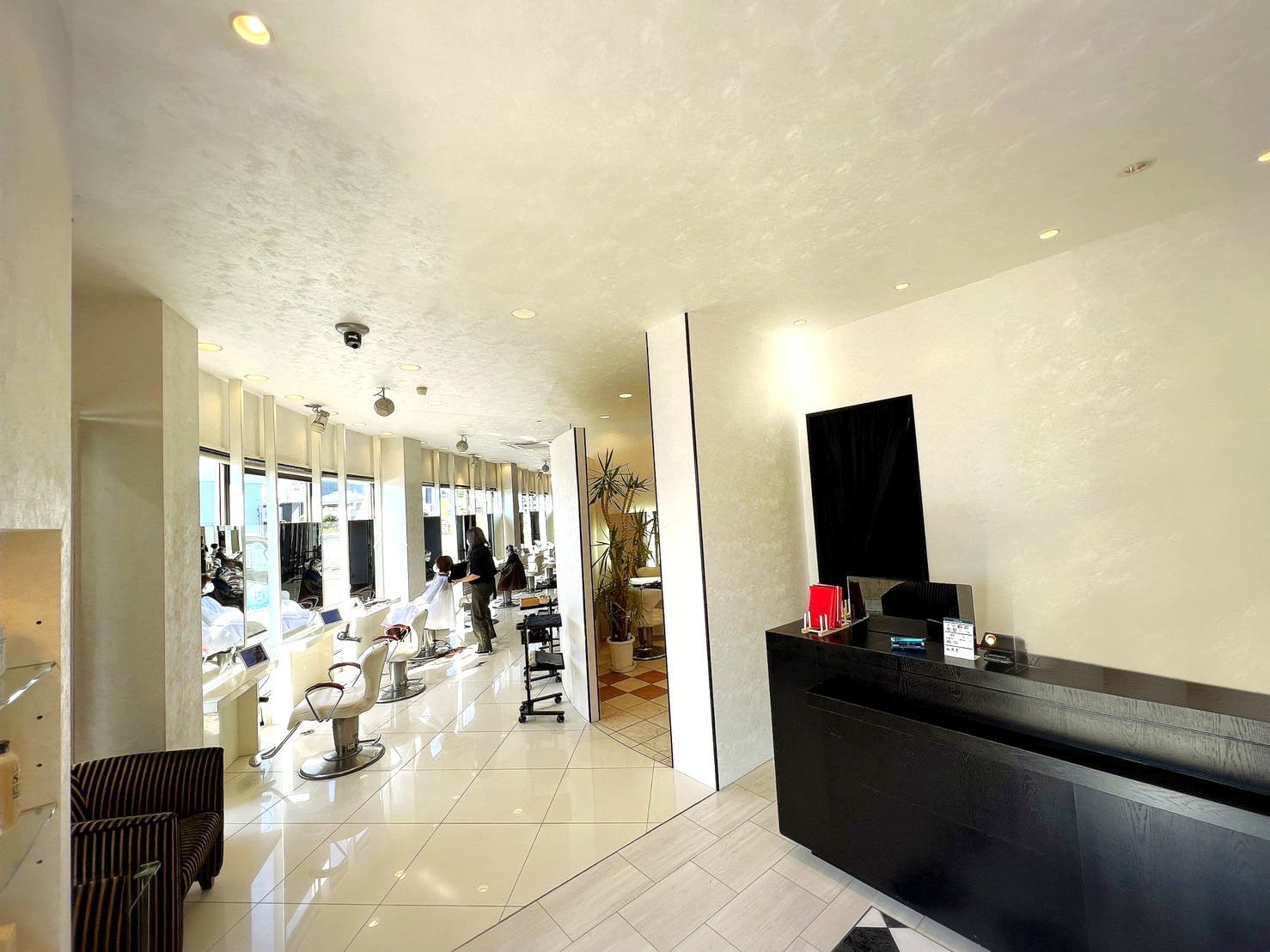 【EARTH 浜北店】カットオープン席★大型サロンに併設されたレンタルサロン✂︎フリーランス/個人練習/美容業に最適♪の写真2