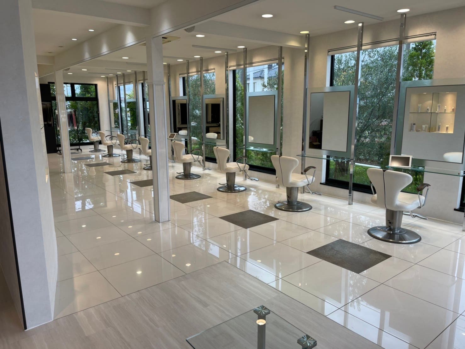 【EARTH 新潟青山店】カットオープン席★大型サロンに併設されたレンタルサロン✂︎フリーランス/個人練習/美容業に最適♪の写真1