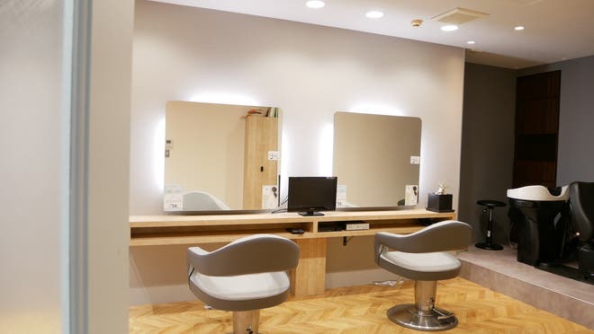 【EARTH 調布店】カット個室席★大型サロンに併設されたレンタルサロン✂︎フリーランス/個人練習/美容業に最適♪の写真1