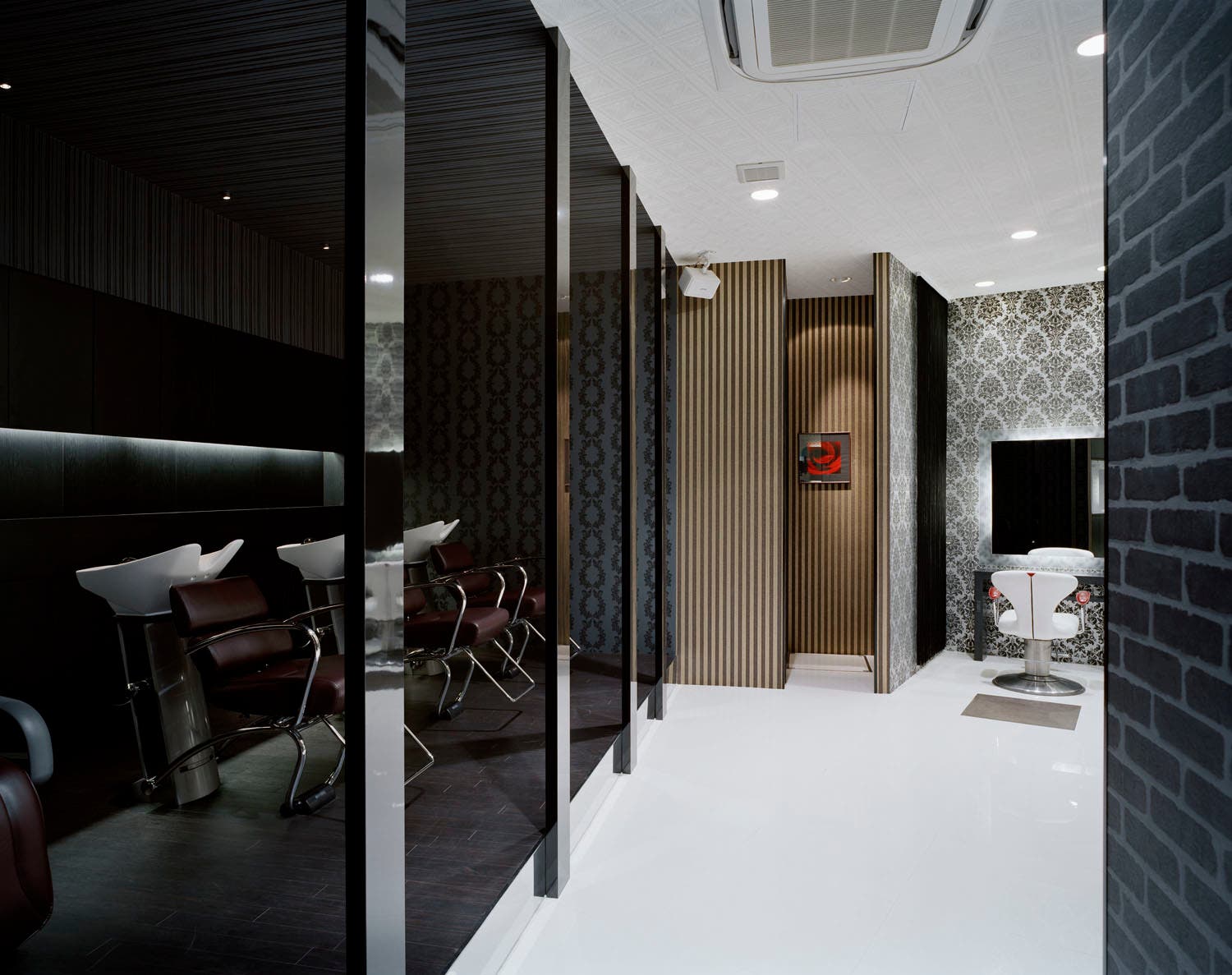 【EARTH 新鎌ヶ谷店】カットオープン席★大型サロンに併設されたレンタルサロン✂︎フリーランス/個人練習/美容業に最適♪の写真9