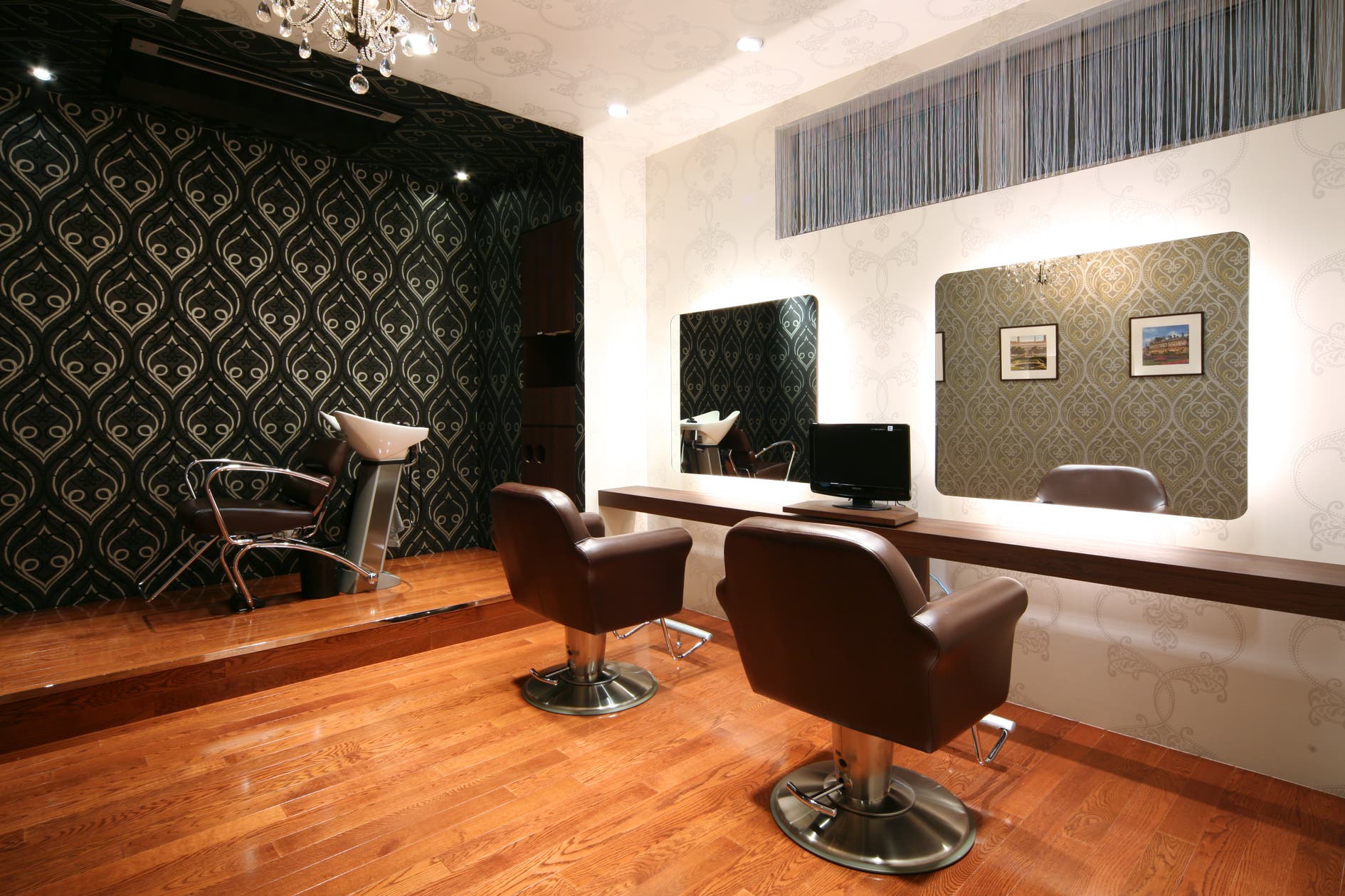 【EARTH 川口店】カット個室席★大型サロンに併設されたレンタルサロン✂︎フリーランス/個人練習/美容業に最適♪の写真1