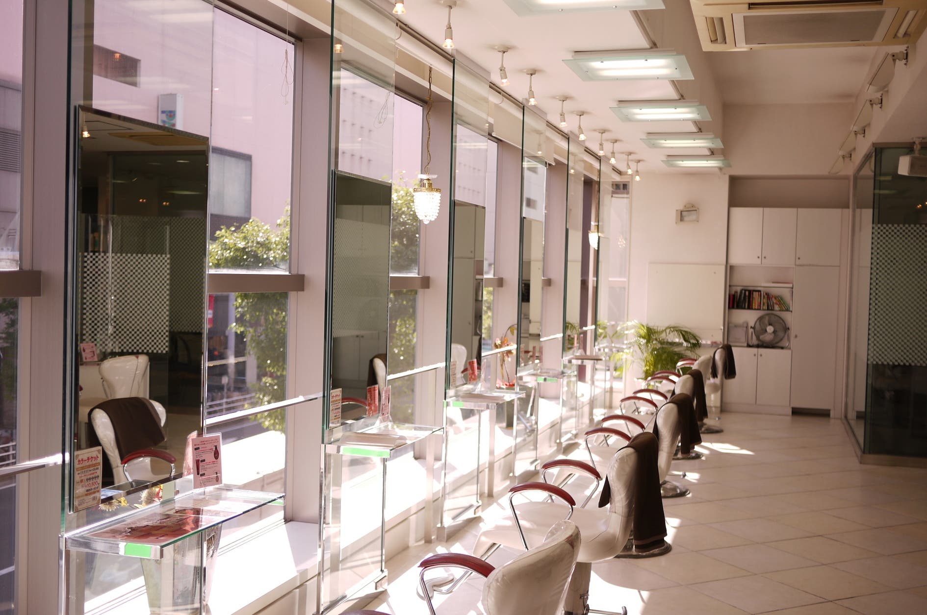 【EARTH 津田沼店】カットオープン席★大型サロンに併設されたレンタルサロン✂︎フリーランス/個人練習/美容業に最適♪の写真5