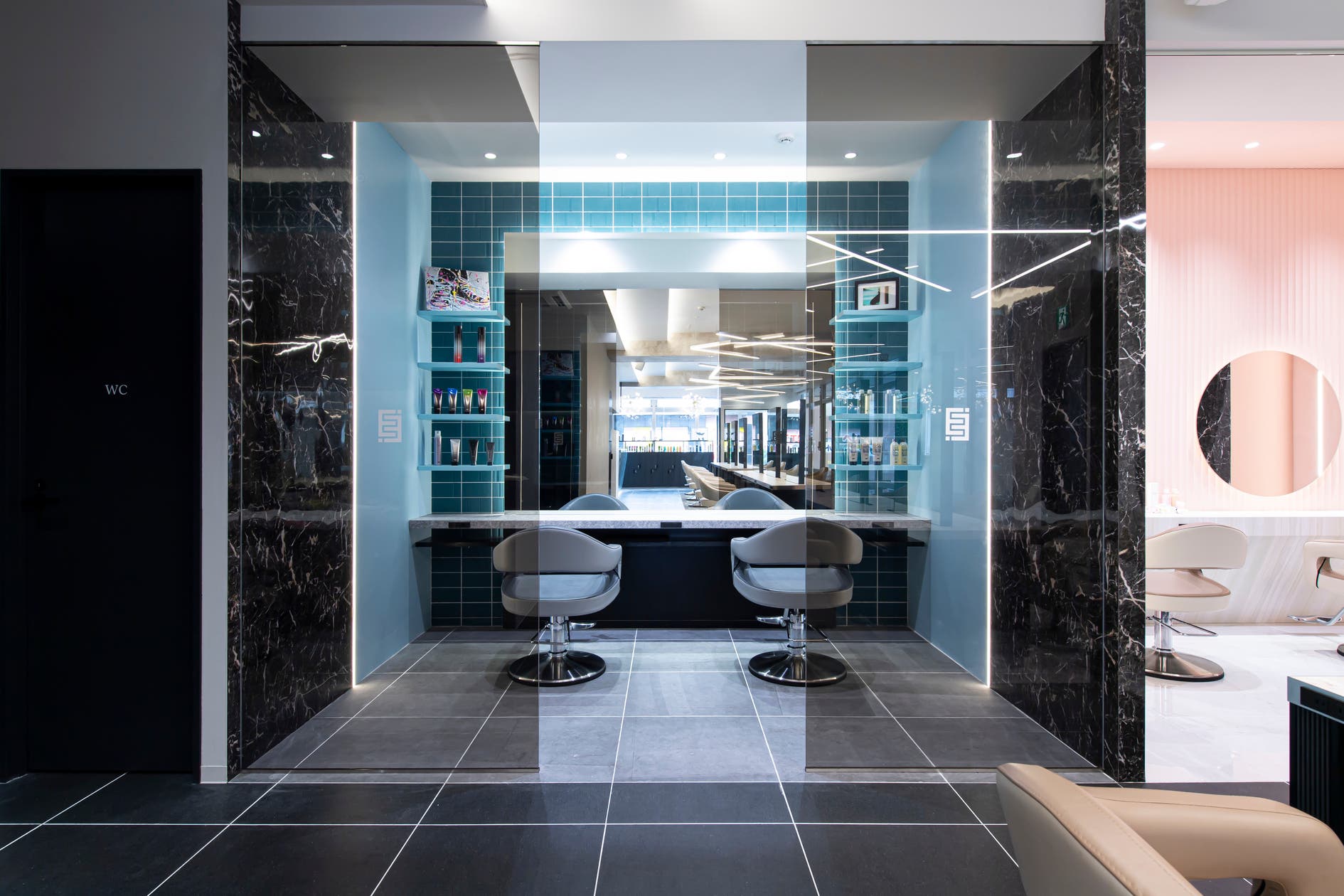 【EARTH 浦和店】カットオープン席★大型サロンに併設されたレンタルサロン✂︎フリーランス/個人練習/美容業に最適♪の写真4