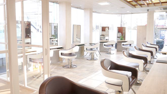 【EARTH 新松戸店】カットオープン席★大型サロンに併設されたレンタルサロン✂︎フリーランス/個人練習/美容業に最適♪の写真1