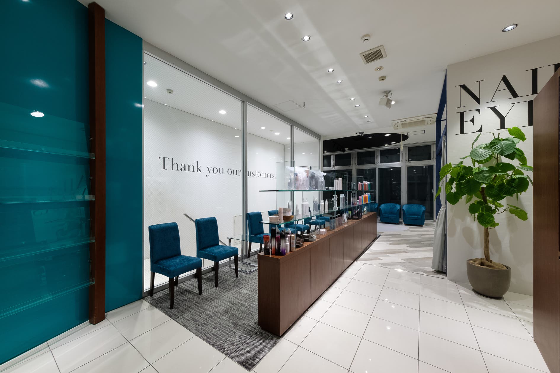 【EARTH 静岡駅前店】カットオープン席★大型サロンに併設されたレンタルサロン✂︎フリーランス/個人練習/美容業に最適♪の写真2