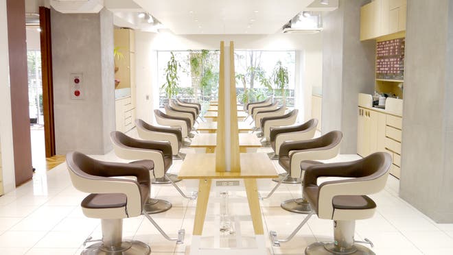 【EARTH 武蔵境店】カットオープン席★大型サロンに併設されたレンタルサロン✂︎フリーランス/個人練習/美容業に最適♪の写真2