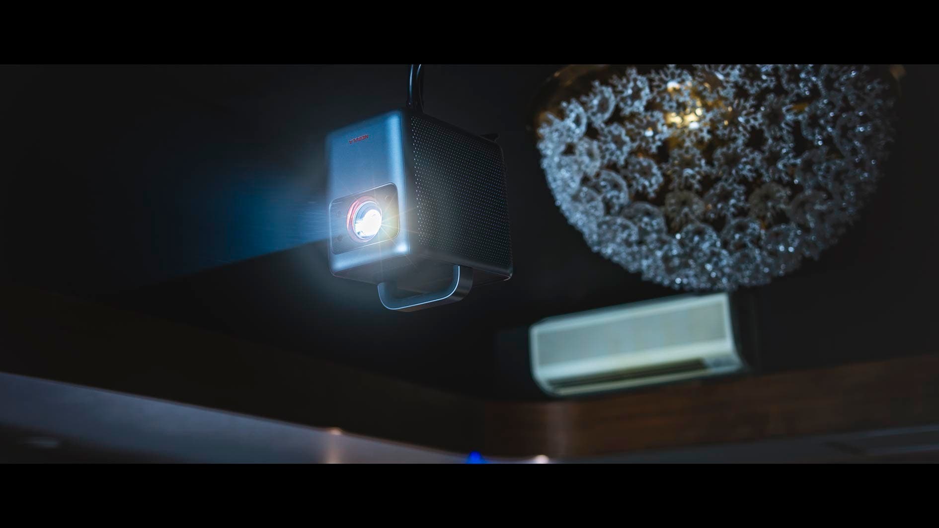 📹プロジェクター（Anker Nebula Cosmos Laser 4K ）	の画像1