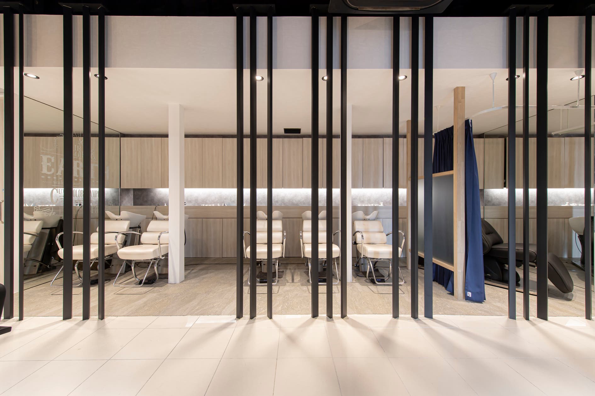 【EARTH 郡山コスモス通り店】カットオープン席★大型サロン併設のレンタルサロン✂︎フリーランス/個人練習/美容業に最適♪の写真6