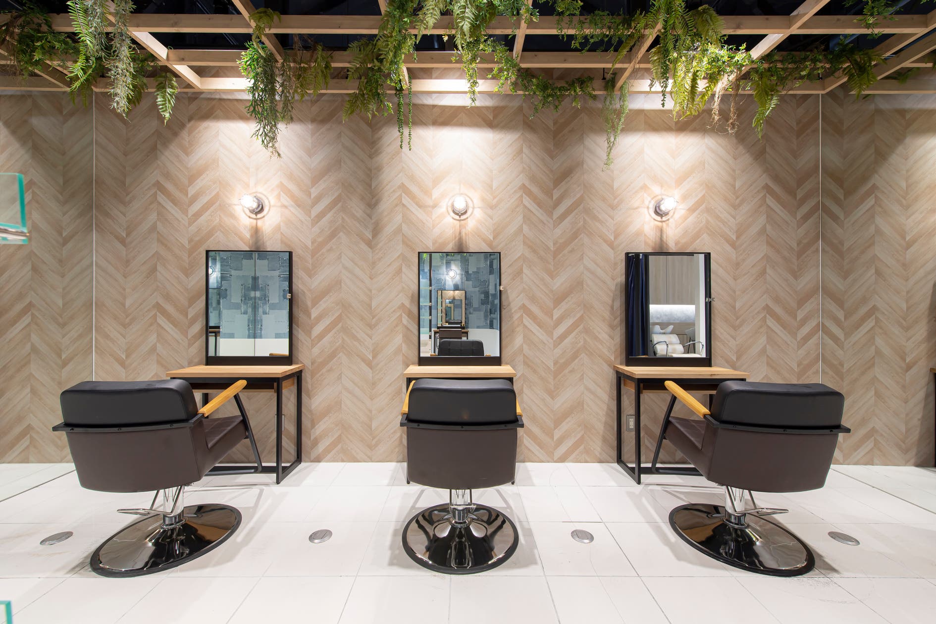 【EARTH 郡山コスモス通り店】カットオープン席★大型サロン併設のレンタルサロン✂︎フリーランス/個人練習/美容業に最適♪の写真5