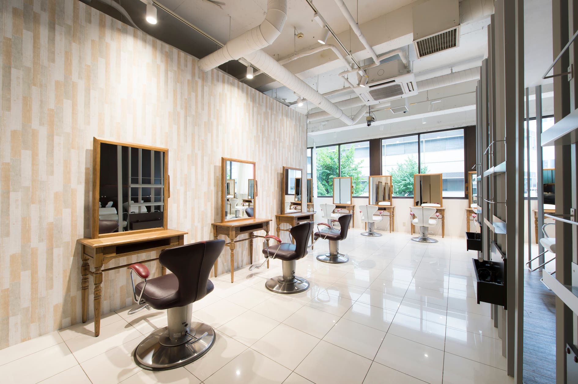 【EARTH 本厚木店】カットオープン席★大型サロンに併設されたレンタルサロン✂︎フリーランス/個人練習/美容業に最適♪の写真4