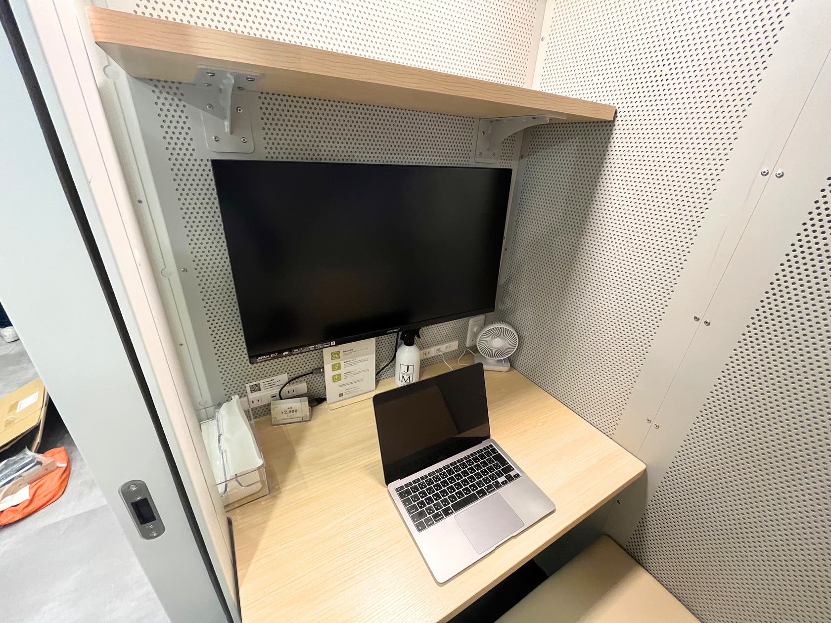 🌟テレワークに🌟【学芸大学駅徒歩2分｜コワーキングスペース｜7PS】個室/無料Wi-Fi/電源/31.5モニター/24H営業の写真4