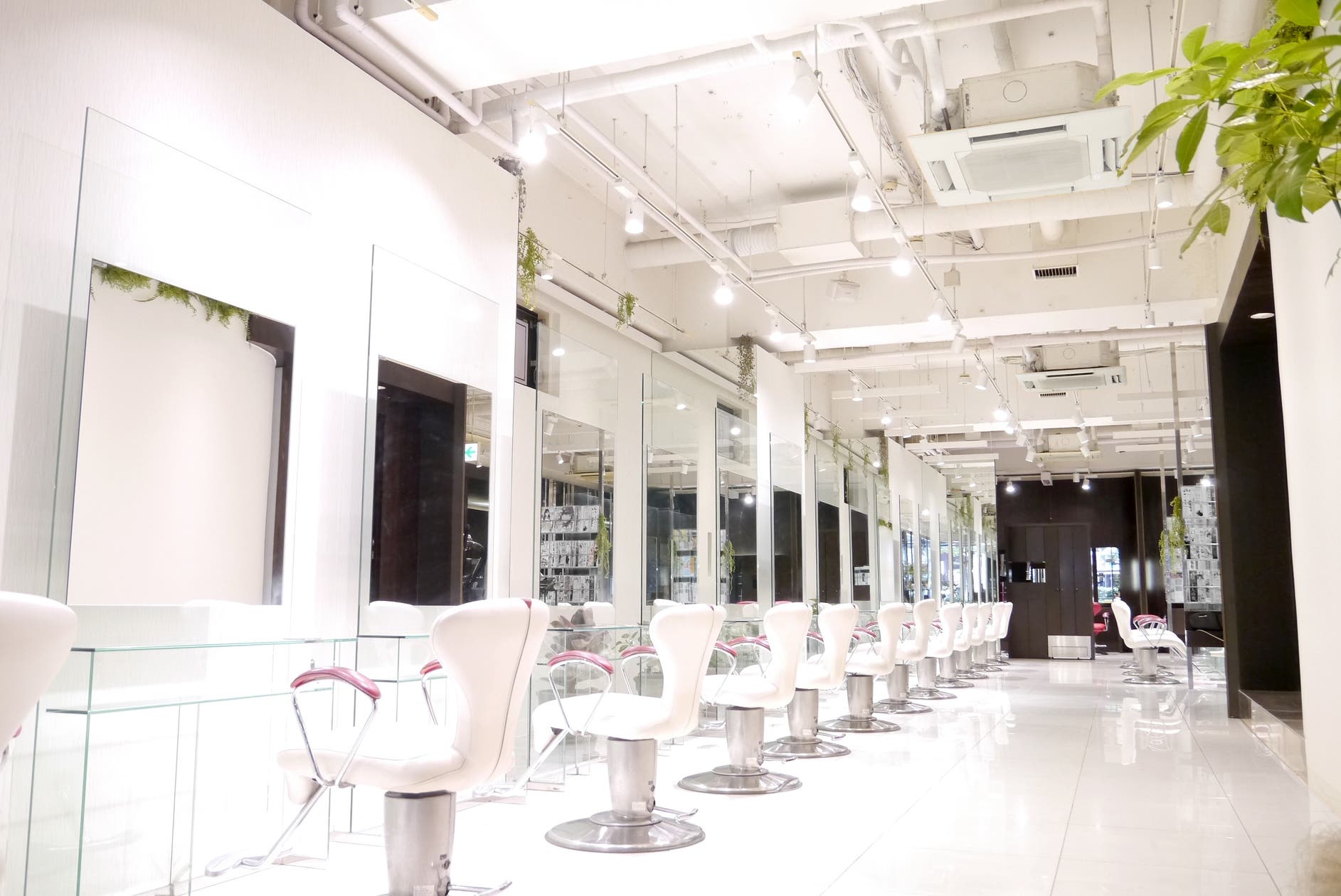 【EARTH 川崎店】カットオープン席★大型サロンに併設されたレンタルサロン✂︎フリーランス/個人練習/美容業に最適♪の写真1