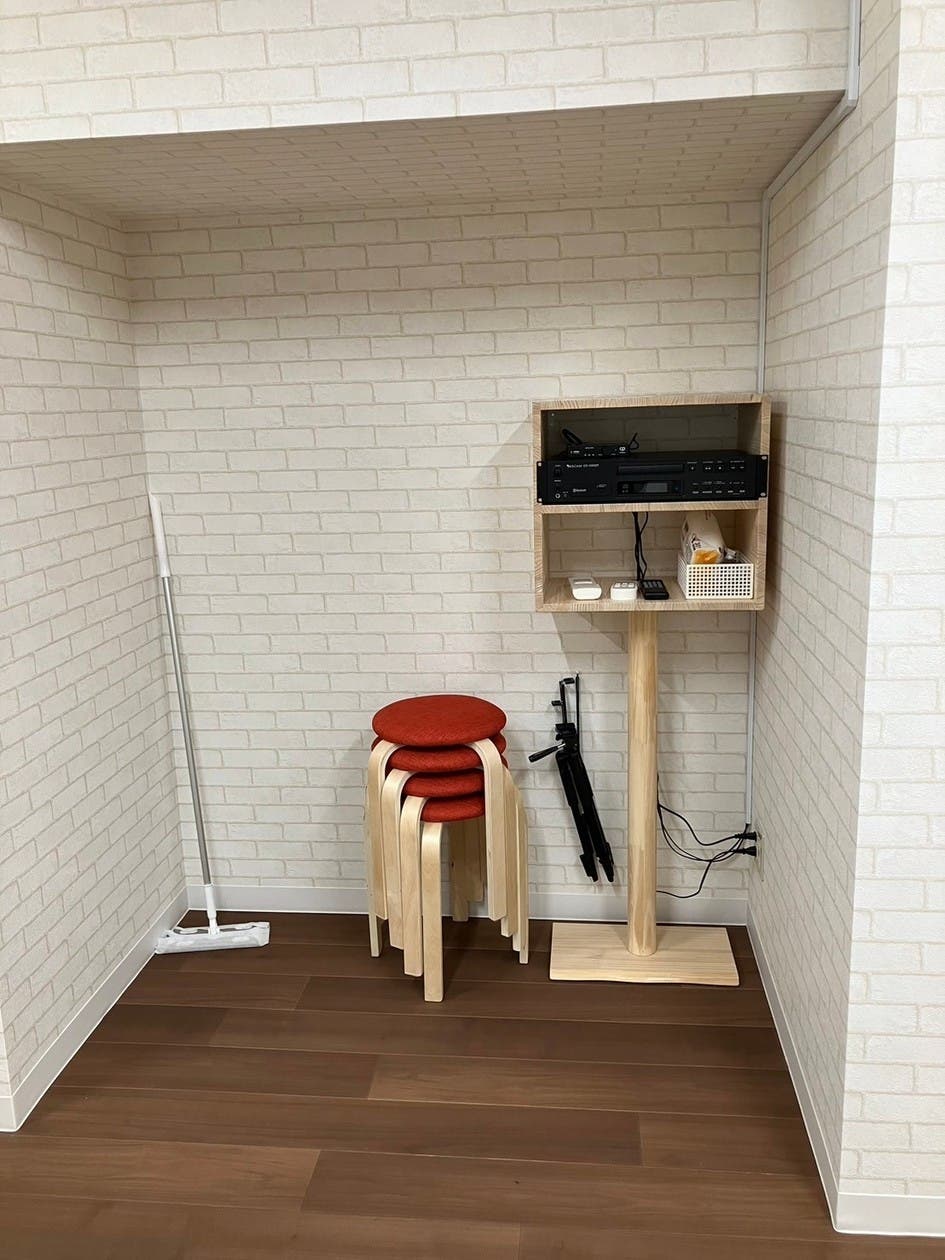 【Bスタジオ】久地駅徒歩2分！約17㎡、二面鏡のお部屋です。床は木目調CFシート。 鏡は映像調整済みで境目のズレがありません！の写真9