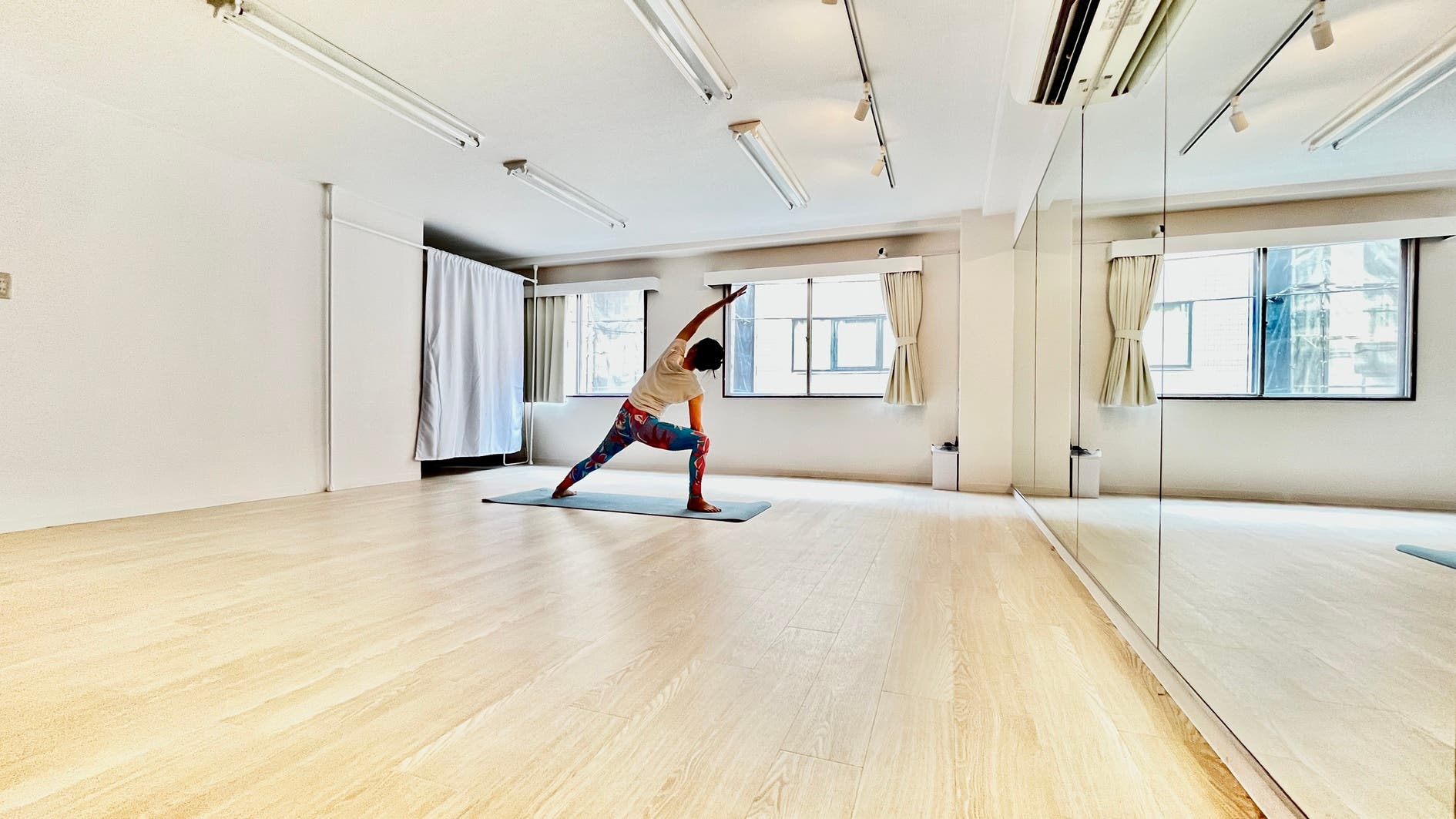 ⭐️東日本駅徒歩3分⭐ ヨガ･ピラティス･撮影・ダンス等| 37㎡ | 縦180cm×幅510cmの大型鏡完備の写真4