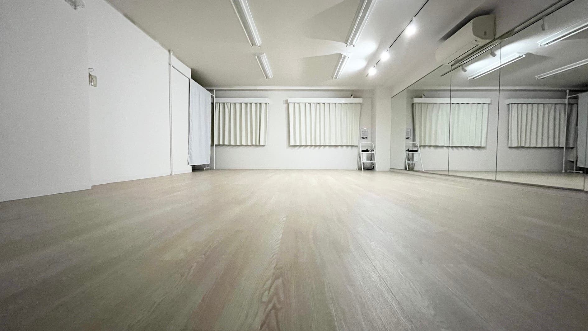 ⭐️東日本駅徒歩3分⭐ ヨガ･ピラティス･撮影・ダンス等| 37㎡ | 縦180cm×幅510cmの大型鏡完備の写真8