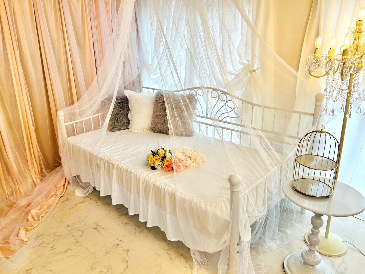 天蓋付きベッドの画像1