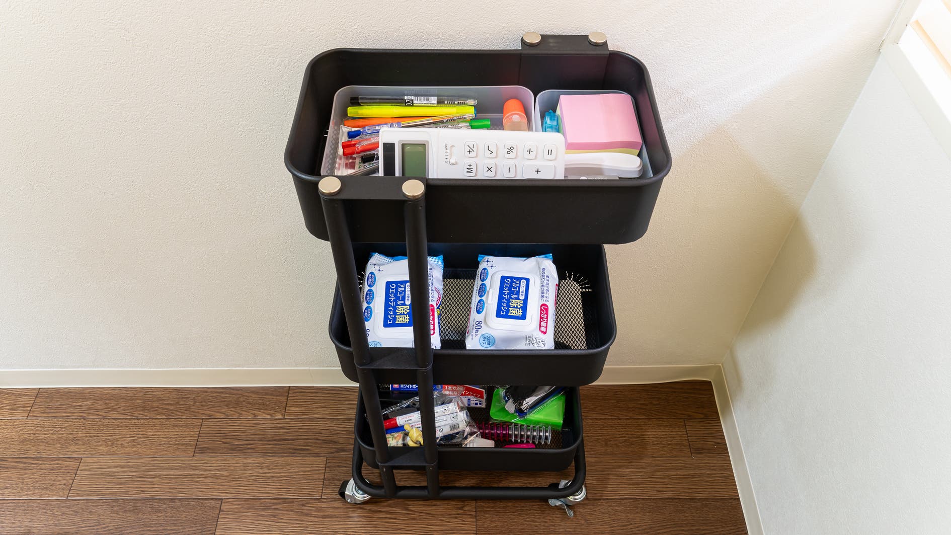 【新宿駅4分】12席、光回線WiFi・モニター・ボドゲ完備☆1日1回スタッフ完全清掃の会議室の写真15