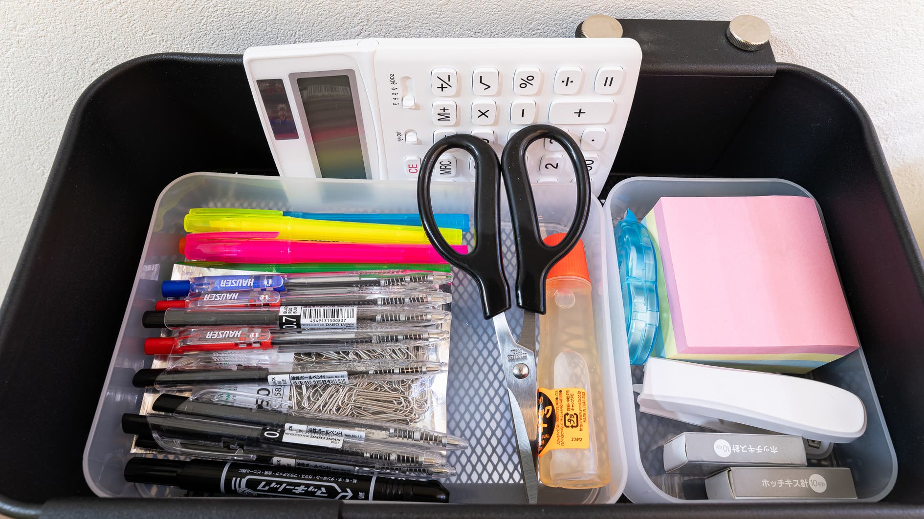 【新宿駅4分】12席、光回線WiFi・モニター・ボドゲ完備☆1日1回スタッフ完全清掃の会議室の写真16