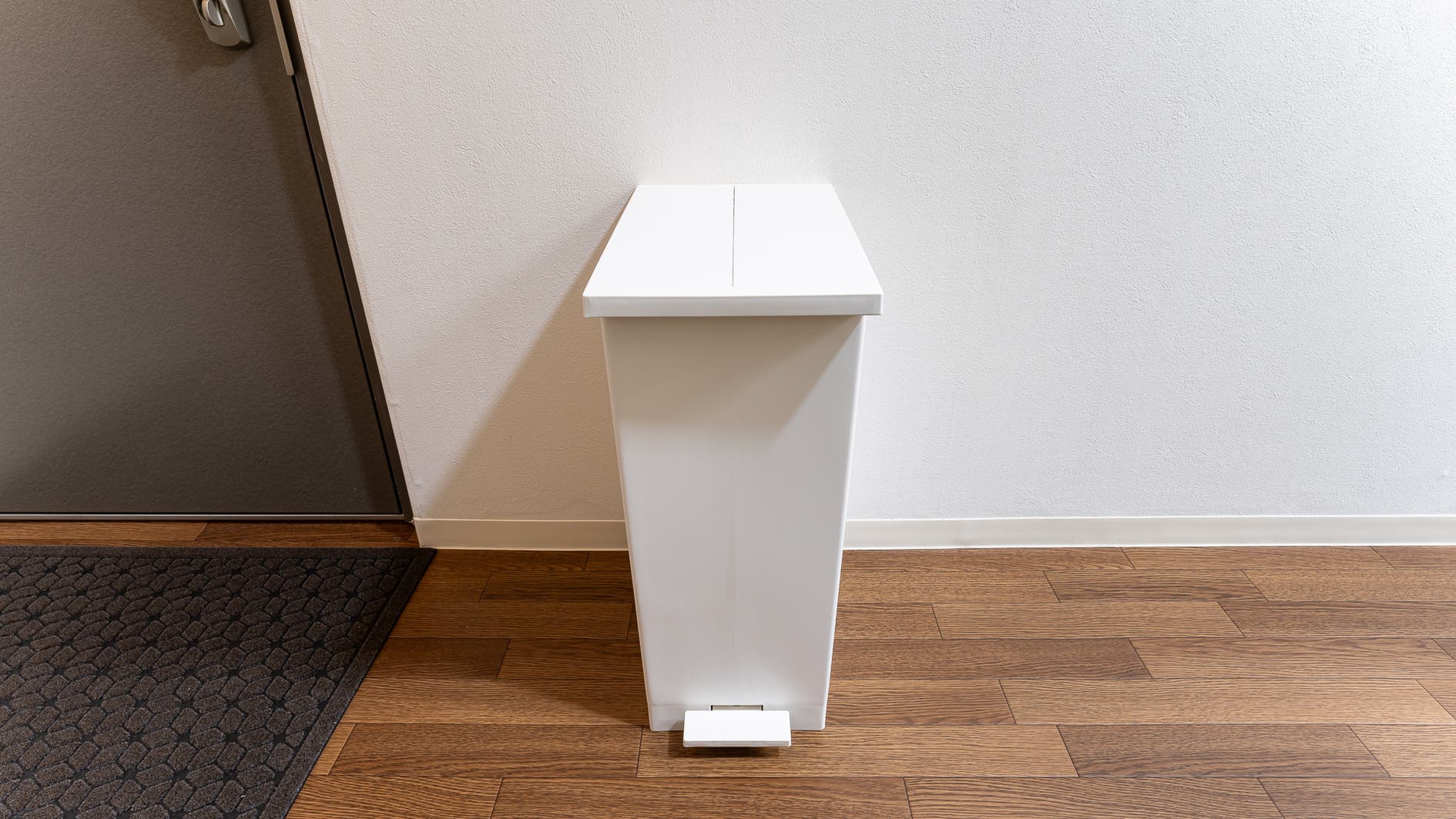 【新宿駅4分】12席、光回線WiFi・モニター・ボドゲ完備☆1日1回スタッフ完全清掃の会議室の写真21