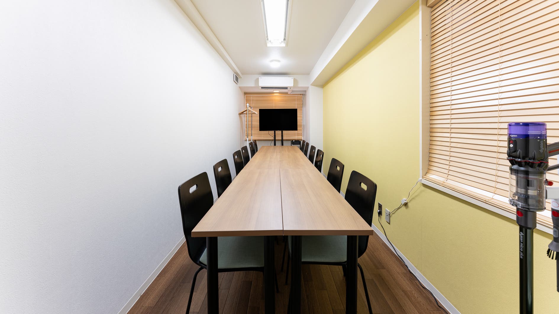 【新宿駅4分】12席、光回線WiFi・モニター・ボドゲ完備☆1日1回スタッフ完全清掃の会議室の写真26