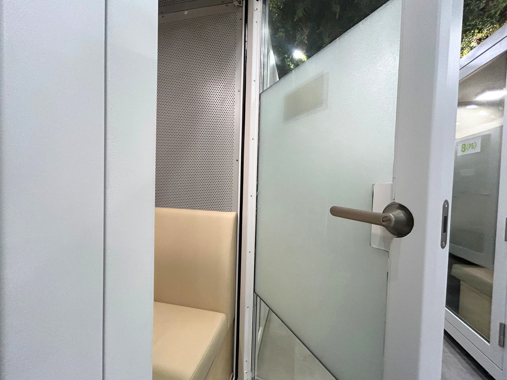 🌟1人テレワーク🌟【学芸大学駅徒歩2分｜コワーキング｜14PS】個室/無料Wi-Fi/電源/31.5inモニター/24H営業の写真11