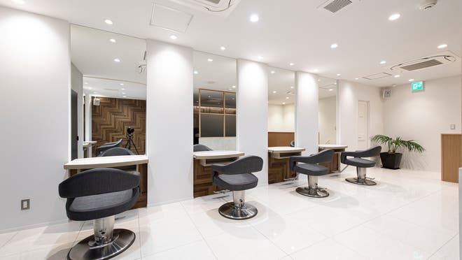 【EARTH 浦安店】カットオープン席★大型サロンに併設されたレンタルサロン✂︎フリーランス/個人練習/美容業に最適♪の写真1