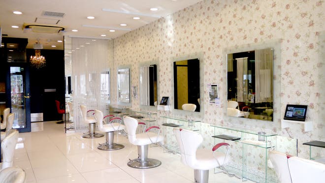 【EARTH 三郷店】カットオープン席★大型サロンに併設されたレンタルサロン✂︎フリーランス/個人練習/美容業に最適♪の写真1