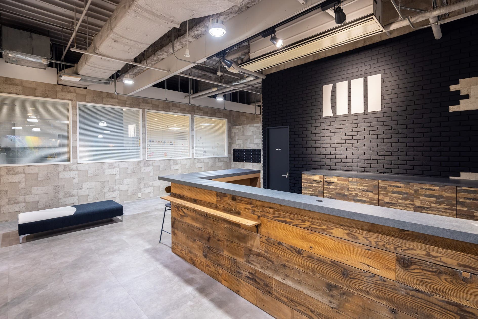 【M-5】4名会議室(天井空きあり)　南越谷・新越谷駅から徒歩3分の貸会議室の写真4