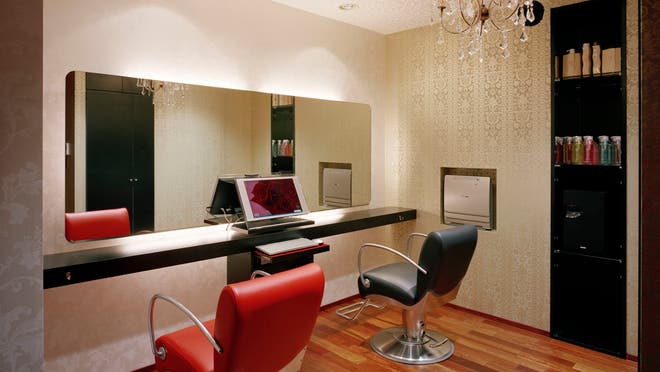 【EARTH 藤沢店】カット個室席★大型サロンに併設されたレンタルサロン✂︎フリーランス/個人練習/美容業に最適♪の写真1