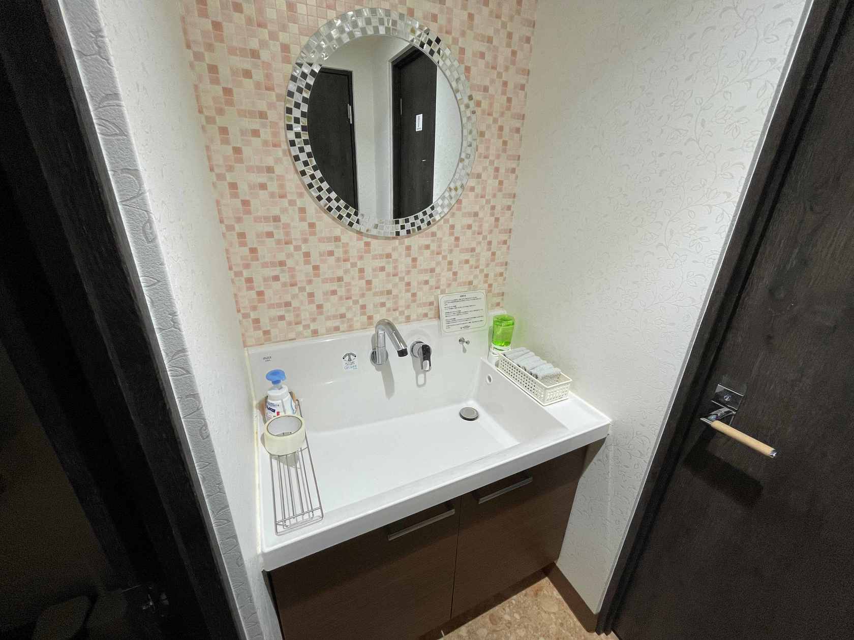 ミーティングルーム【新横浜駅5分】6名着席/54インチモニター有/商談/セミナー/WEB会議/駅近の写真6