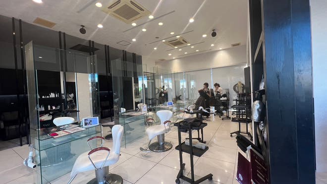 【EARTH 浜松志都呂店】カットオープン席★大型サロンに併設されたレンタルサロン✂︎フリーランス/個人練習/美容業に最適♪の写真1