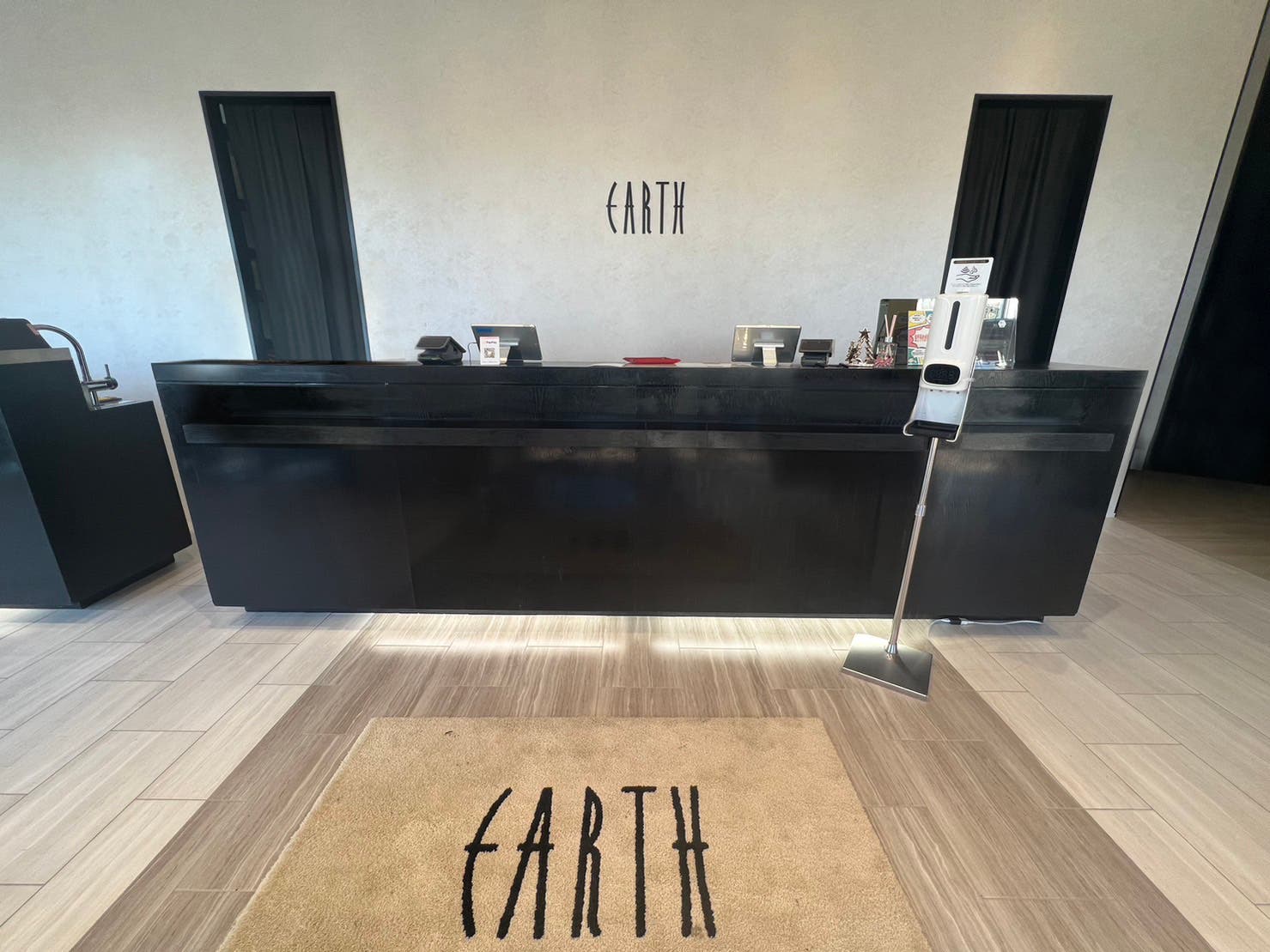 【EARTH 浜松志都呂店】カット個室席★大型サロンに併設されたレンタルサロン✂︎フリーランス/個人練習/美容業に最適♪の写真5