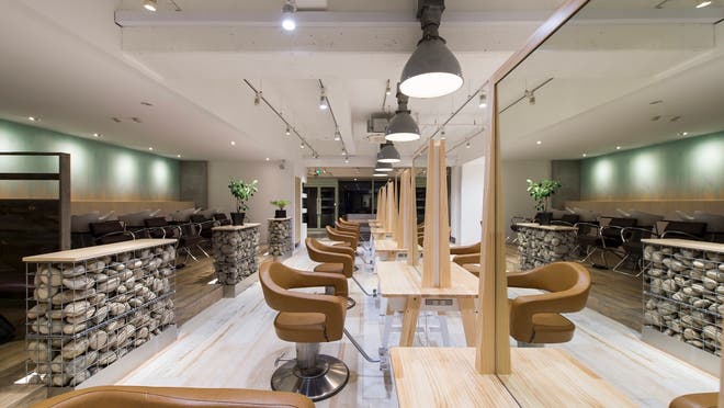 【EARTH 三鷹店】カットオープン席★大型サロンに併設されたレンタルサロン✂︎フリーランス/個人練習/美容業に最適♪の写真1