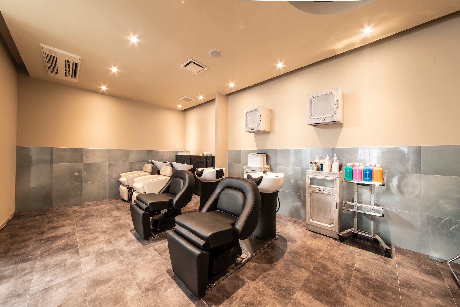 【EARTH 北九州八幡西店】カットオープン席★大型サロンに併設されたレンタルサロン✂︎フリーランス/個人練習/美容業に最適♪の写真6