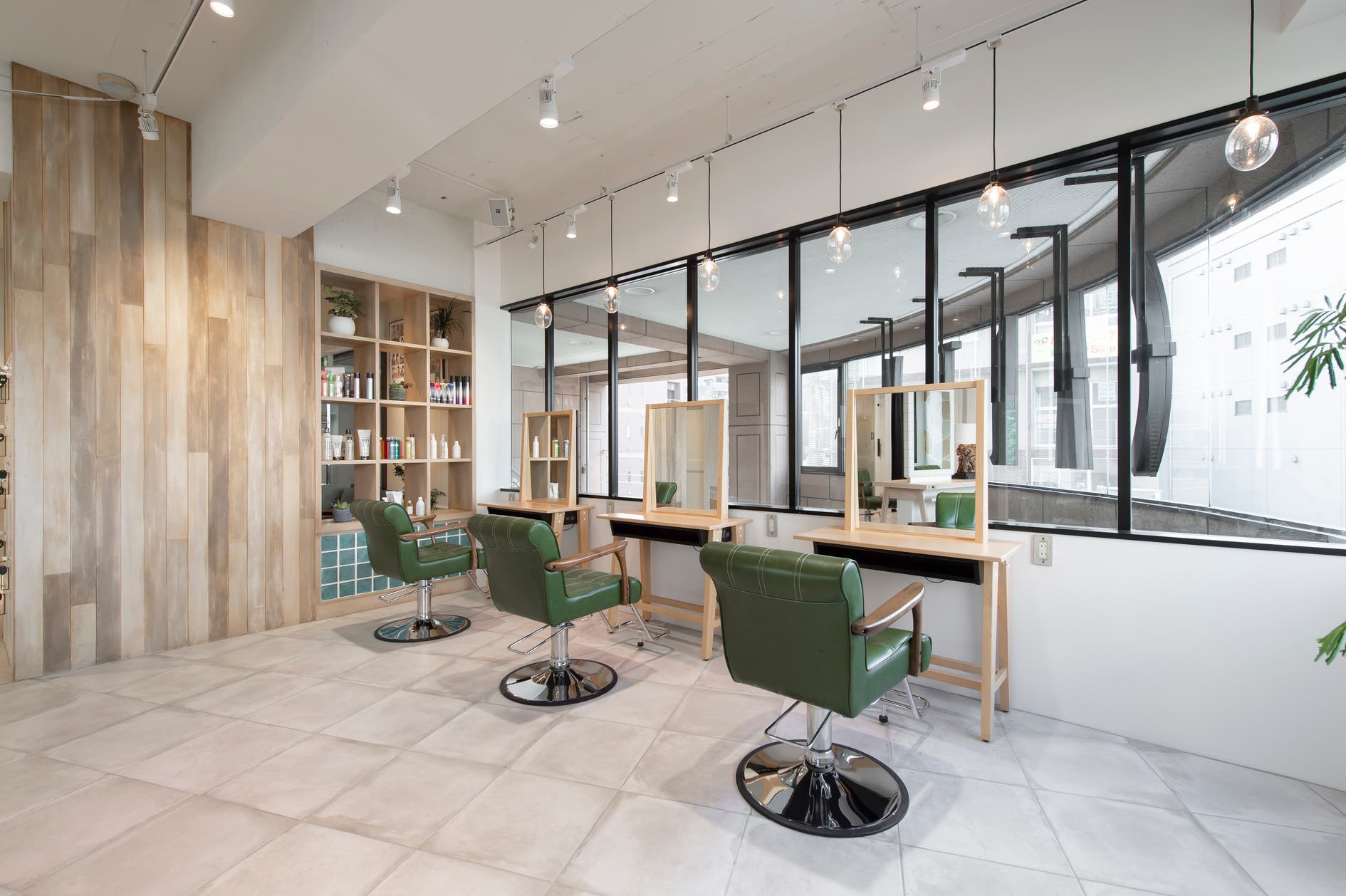 【EARTH 志木店】カットオープン席★大型サロンに併設されたレンタルサロン✂︎フリーランス/個人練習/美容業に最適♪の写真2