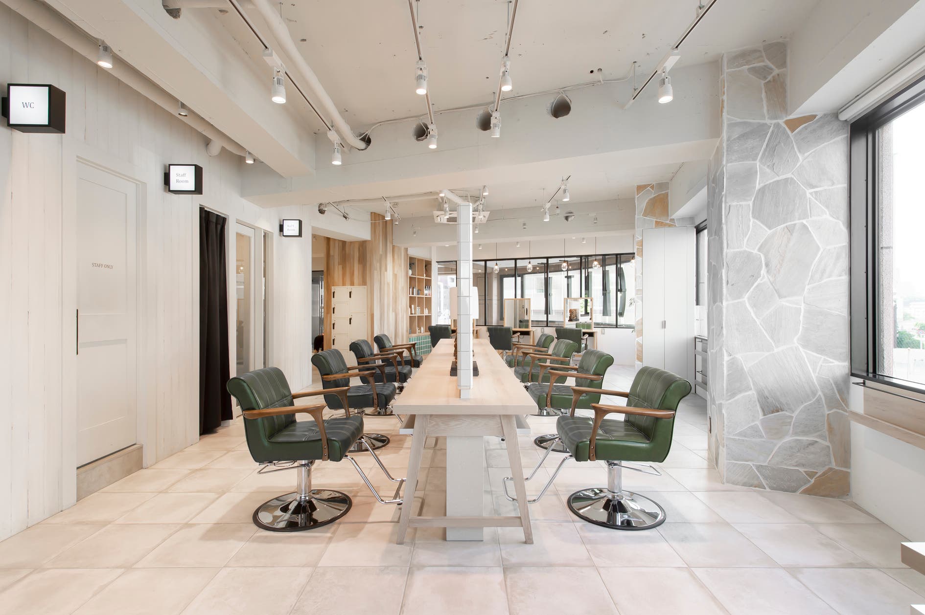 【EARTH 志木店】カットオープン席★大型サロンに併設されたレンタルサロン✂︎フリーランス/個人練習/美容業に最適♪の写真4