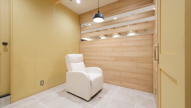 【EARTH 一宮店】ネイル専用席★大型サロンに併設されたレンタルサロン✂︎フリーランス/個人練習/美容業に最適♪の写真1