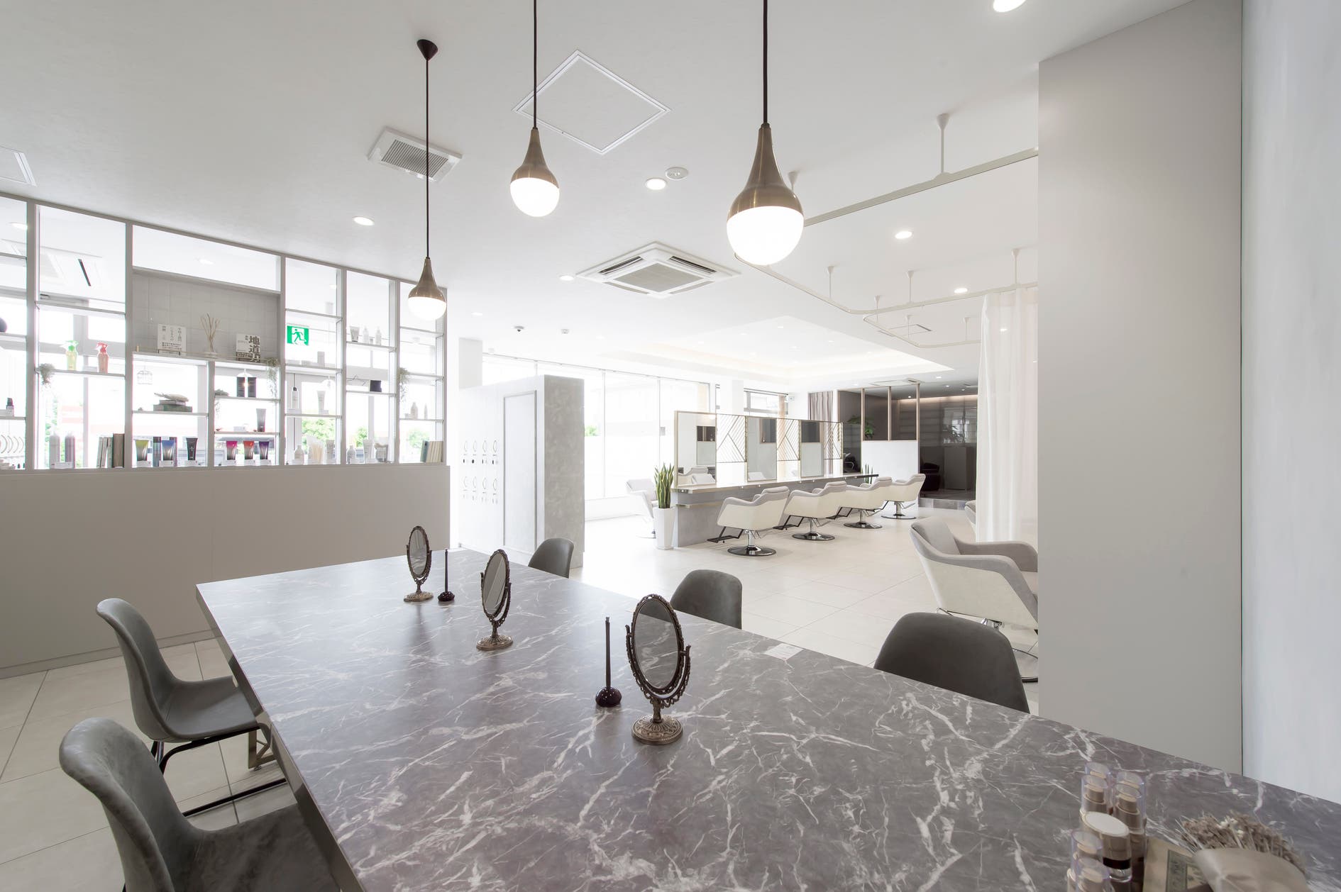 【EARTH 上尾店】カットオープン席★大型サロンに併設されたレンタルサロン✂︎フリーランス/個人練習/美容業に最適♪の写真8