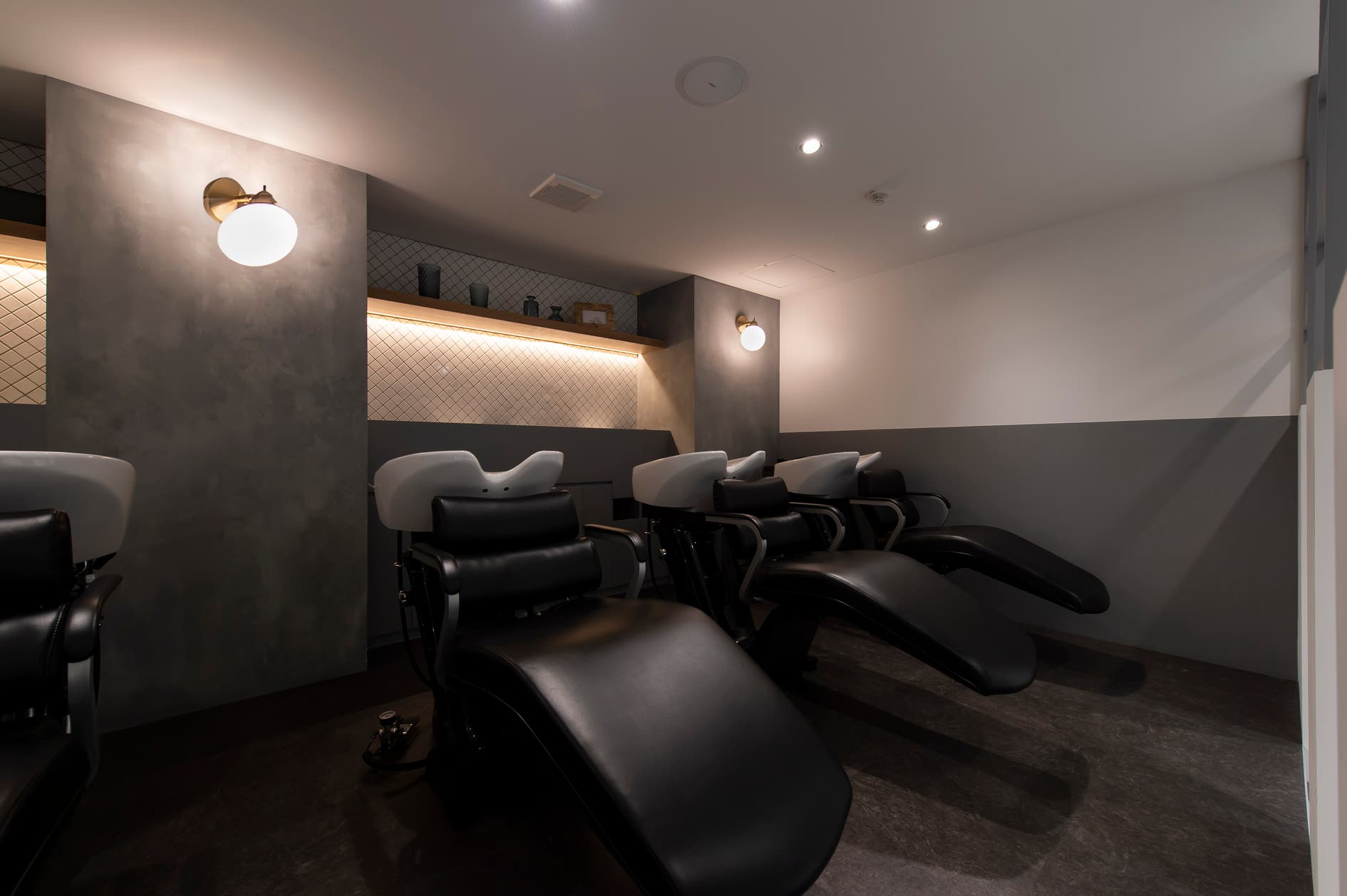 【EARTH 高円寺店】カットオープン席★大型サロンに併設されたレンタルサロン✂︎フリーランス/個人練習/美容業に最適♪の写真2