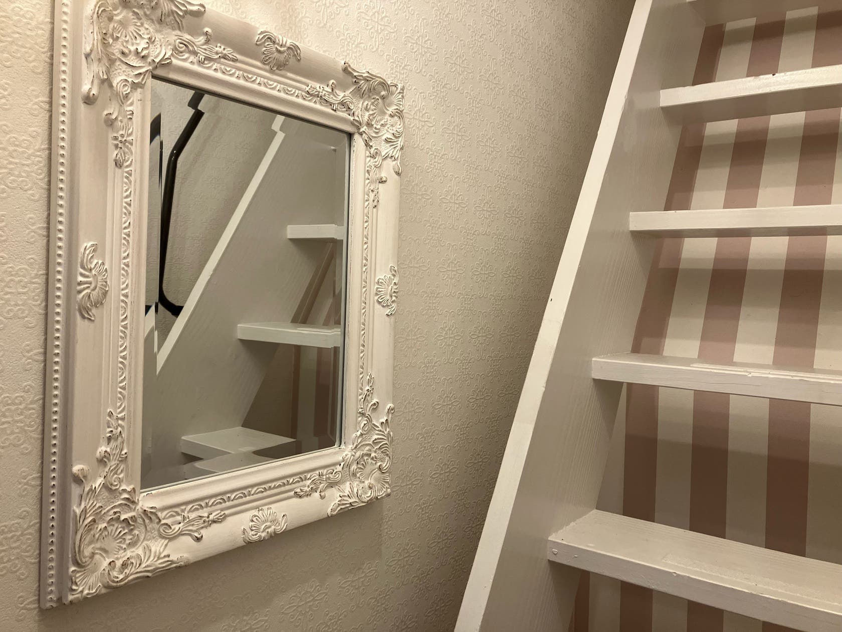 【なんば駅近】ピンク色のロフト部屋♪の写真4